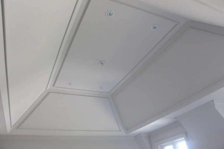 The Benefits of Coffered Ceilings vs. Tray Ceilings | VIP Classic Moulding
